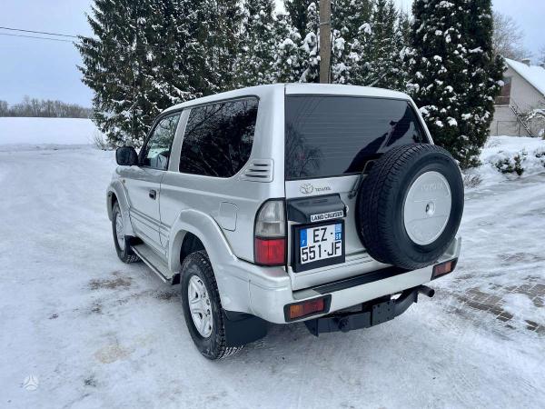 Grey Toyota Land Cruiser 2001 in Pasvalys, with an engine capacity of 3.00 L and mileage of 287 thousand km for 6700 €, photo 3 on AUTOMOTO.COM.LV