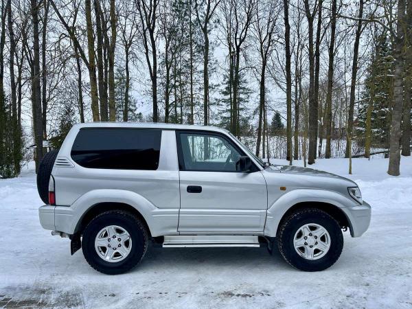 Grey Toyota Land Cruiser 2001 in Pasvalys, with an engine capacity of 3.00 L and mileage of 287 thousand km for 6700 €, photo 6 on AUTOMOTO.COM.LV
