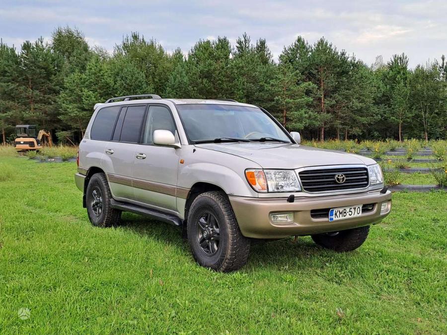 Pelēks Toyota Land Cruiser 2001 Visaginas, ar dzinēja tilpumu 4.16 L un nobraukumu 447 tūkst. km par 8000 €, foto 1 vietnē AUTOMOTO.COM.LV