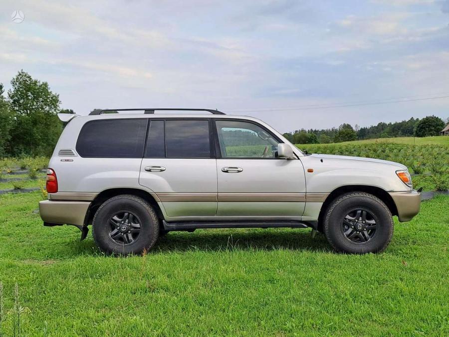 Pelēks Toyota Land Cruiser 2001 Visaginas, ar dzinēja tilpumu 4.16 L un nobraukumu 447 tūkst. km par 8000 €, foto 3 vietnē AUTOMOTO.COM.LV