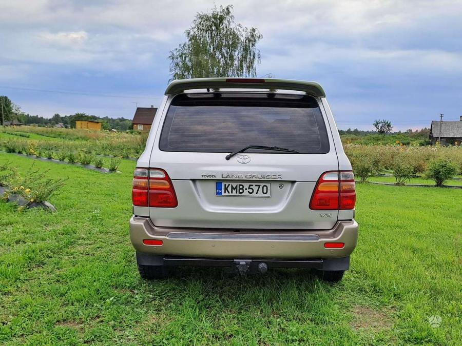 Pelēks Toyota Land Cruiser 2001 Visaginas, ar dzinēja tilpumu 4.16 L un nobraukumu 447 tūkst. km par 8000 €, foto 5 vietnē AUTOMOTO.COM.LV