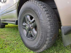 Pelēks Toyota Land Cruiser 2001 Visaginas, ar dzinēja tilpumu 4.16 L un nobraukumu 447 tūkst. km par 8000 €, foto 12 vietnē AUTOMOTO.COM.LV