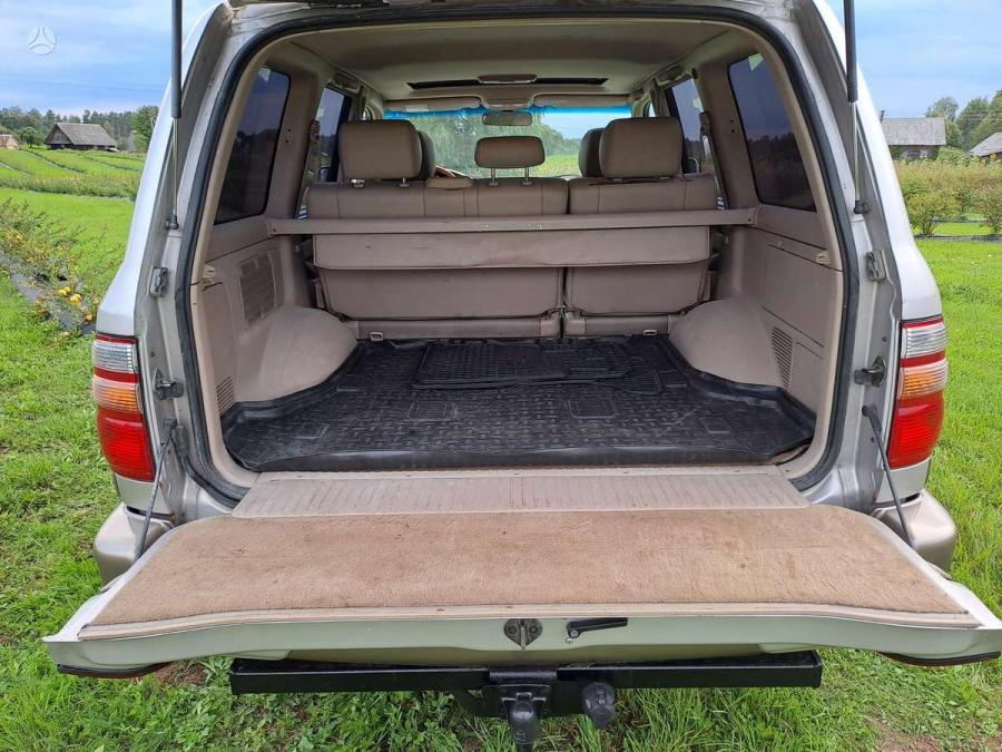 Pelēks Toyota Land Cruiser 2001 Visaginas, ar dzinēja tilpumu 4.16 L un nobraukumu 447 tūkst. km par 8000 €, foto 13 vietnē AUTOMOTO.COM.LV