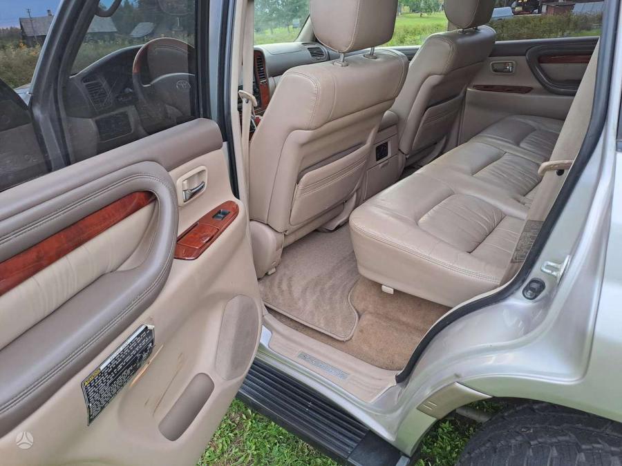 Pelēks Toyota Land Cruiser 2001 Visaginas, ar dzinēja tilpumu 4.16 L un nobraukumu 447 tūkst. km par 8000 €, foto 15 vietnē AUTOMOTO.COM.LV