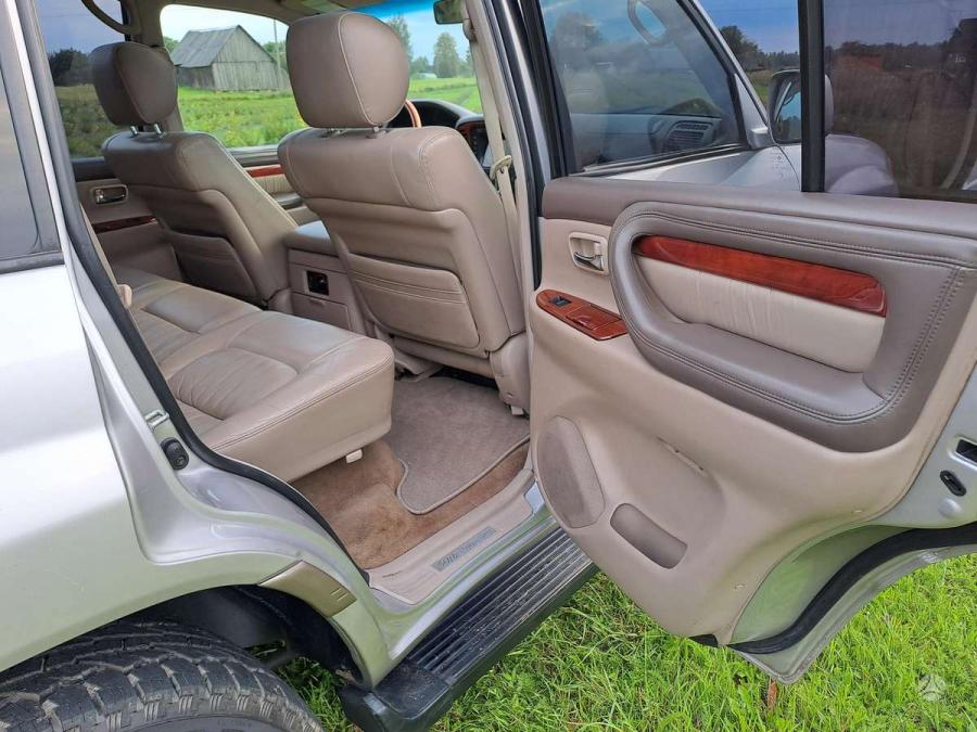 Pelēks Toyota Land Cruiser 2001 Visaginas, ar dzinēja tilpumu 4.16 L un nobraukumu 447 tūkst. km par 8000 €, foto 16 vietnē AUTOMOTO.COM.LV