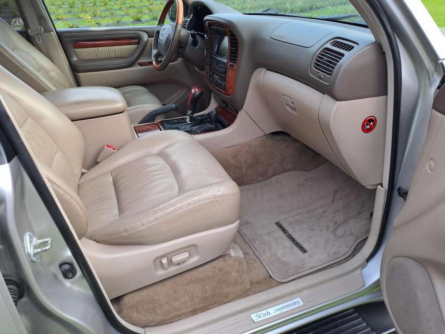 Pelēks Toyota Land Cruiser 2001 Visaginas, ar dzinēja tilpumu 4.16 L un nobraukumu 447 tūkst. km par 8000 €, foto 17 vietnē AUTOMOTO.COM.LV