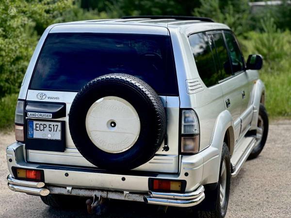 Pelēks Toyota Land Cruiser 2001 Viļņa, ar dzinēja tilpumu 2.99 L un nobraukumu 300 tūkst. km par 5300 €, foto 9 vietnē AUTOMOTO.COM.LV