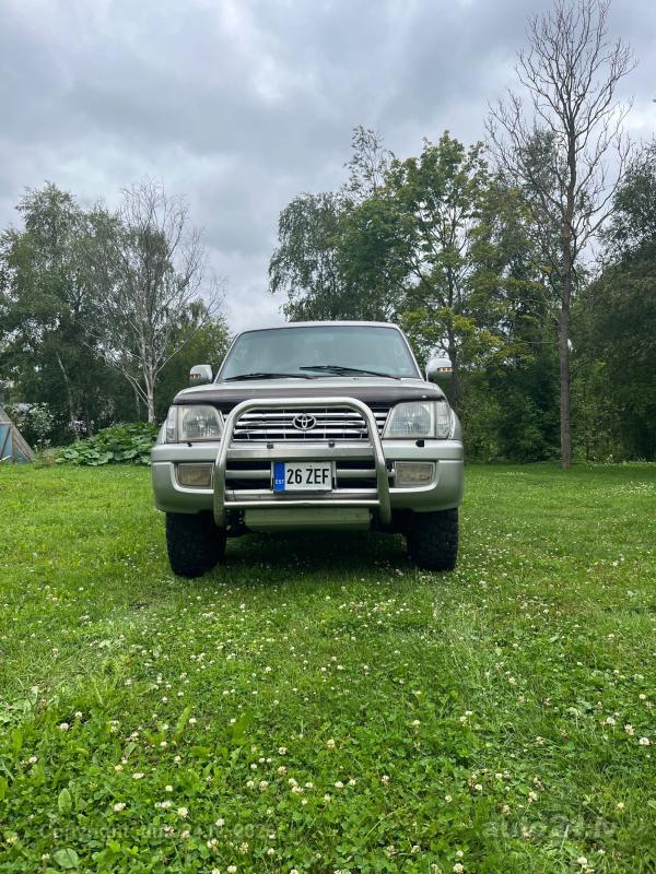 Grey Toyota Land Cruiser 2001 in Tallinn, with an engine capacity of 3.00 L and mileage of 343 thousand km for 5500 €, photo 1 on AUTOMOTO.COM.LV