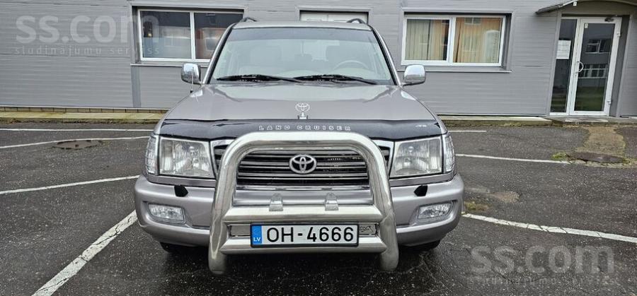Pelēks Toyota Land Cruiser 2002 Daugavpils, ar dzinēja tilpumu 4.20 L un nobraukumu 359 tūkst. km par 12500 €, foto 1 vietnē AUTOMOTO.COM.LV