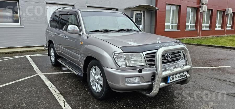 Pelēks Toyota Land Cruiser 2002 Daugavpils, ar dzinēja tilpumu 4.20 L un nobraukumu 359 tūkst. km par 12500 €, foto 3 vietnē AUTOMOTO.COM.LV
