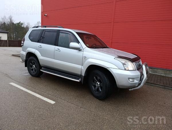 Grey Toyota Land Cruiser 2003 in Rezekne, with an engine capacity of 3.00 L and mileage of 0 thousand km for 9600 €, photo 3 on AUTOMOTO.COM.LV
