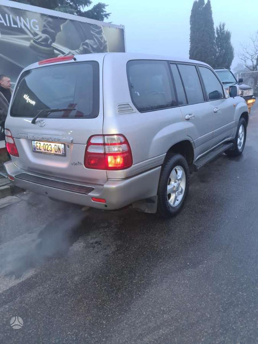 Grey Toyota Land Cruiser 2003 in Vilnius, with an engine capacity of 4.20 L and mileage of 420 thousand km for 12000 €, photo 3 on AUTOMOTO.COM.LV