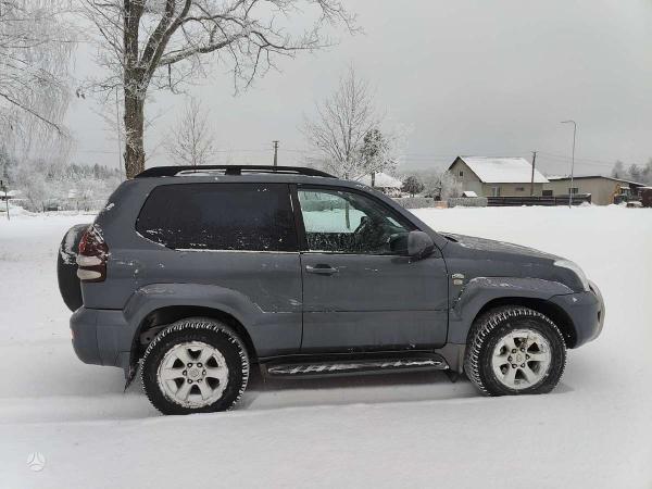 Grey Toyota Land Cruiser 2003 in Taurage, with an engine capacity of 3.00 L and mileage of 356 thousand km for 7700 €, photo 3 on AUTOMOTO.COM.LV