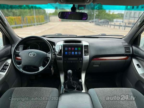 Pelēks Toyota Land Cruiser 2003 Pērnava, ar dzinēja tilpumu 3.00 L un nobraukumu 150 tūkst. km par 12999 €, foto 10 vietnē AUTOMOTO.COM.LV