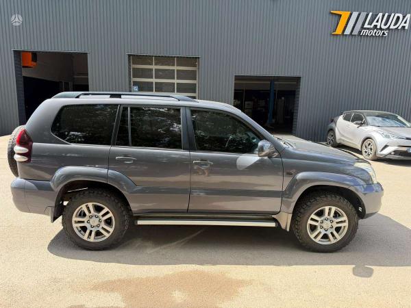Grey Toyota Land Cruiser 2003 in Panevezys, with an engine capacity of 2.98 L and mileage of 257 thousand km for 5900 €, photo 3 on AUTOMOTO.COM.LV