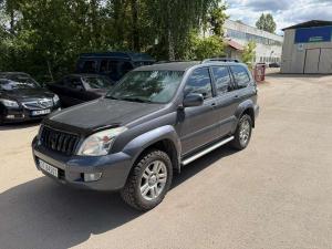 Pelēks Toyota Land Cruiser 2003 Panevēža, ar dzinēja tilpumu 2.98 L un nobraukumu 257 tūkst. km par 5900 €, foto 5 vietnē AUTOMOTO.COM.LV