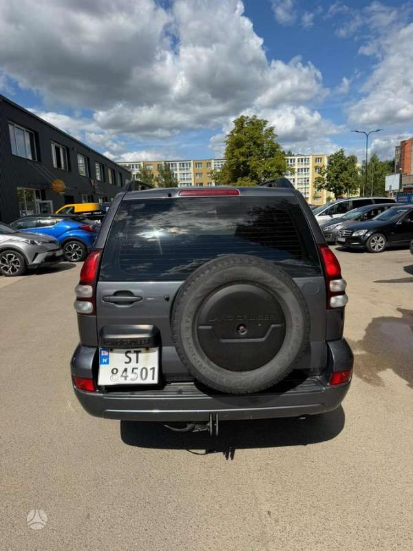 Grey Toyota Land Cruiser 2003 in Panevezys, with an engine capacity of 2.98 L and mileage of 257 thousand km for 5900 €, photo 6 on AUTOMOTO.COM.LV