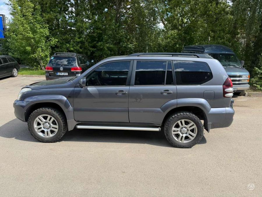 Pelēks Toyota Land Cruiser 2003 Panevēža, ar dzinēja tilpumu 2.98 L un nobraukumu 257 tūkst. km par 5900 €, foto 8 vietnē AUTOMOTO.COM.LV