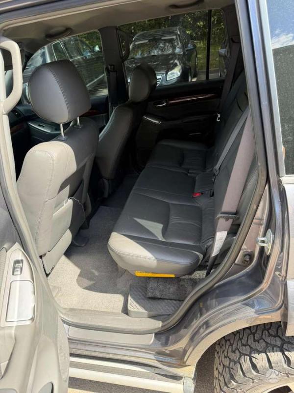 Grey Toyota Land Cruiser 2003 in Panevezys, with an engine capacity of 2.98 L and mileage of 257 thousand km for 5900 €, photo 10 on AUTOMOTO.COM.LV