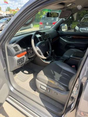 Pelēks Toyota Land Cruiser 2003 Panevēža, ar dzinēja tilpumu 2.98 L un nobraukumu 257 tūkst. km par 5900 €, foto 12 vietnē AUTOMOTO.COM.LV