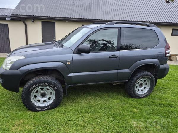 Pelēks Toyota Land Cruiser 2003 Saldus, ar dzinēja tilpumu 3.00 L un nobraukumu 305 tūkst. km par 6700 €, foto 1 vietnē AUTOMOTO.COM.LV