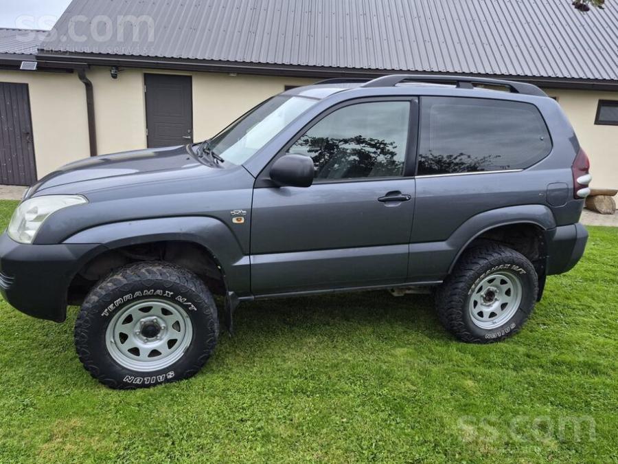 Pelēks Toyota Land Cruiser 2003 Saldus, ar dzinēja tilpumu 3.00 L un nobraukumu 305 tūkst. km par 6700 €, foto 1 vietnē AUTOMOTO.COM.LV