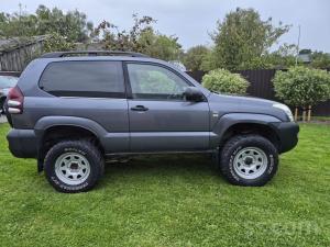 Pelēks Toyota Land Cruiser 2003 Saldus, ar dzinēja tilpumu 3.00 L un nobraukumu 305 tūkst. km par 6700 €, foto 5 vietnē AUTOMOTO.COM.LV