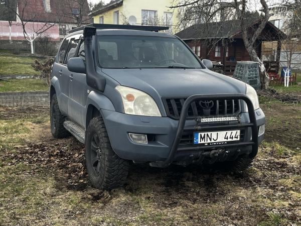 Pelēks Toyota Land Cruiser 2004 Viļņa, ar dzinēja tilpumu 3.00 L un nobraukumu 351 tūkst. km par 7900 €, foto 1 vietnē AUTOMOTO.COM.LV