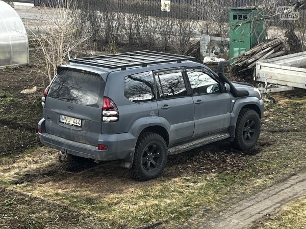 Pelēks Toyota Land Cruiser 2004 Viļņa, ar dzinēja tilpumu 3.00 L un nobraukumu 351 tūkst. km par 7900 €, foto 2 vietnē AUTOMOTO.COM.LV
