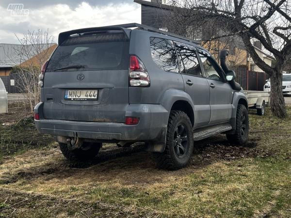 Pelēks Toyota Land Cruiser 2004 Viļņa, ar dzinēja tilpumu 3.00 L un nobraukumu 351 tūkst. km par 7900 €, foto 3 vietnē AUTOMOTO.COM.LV