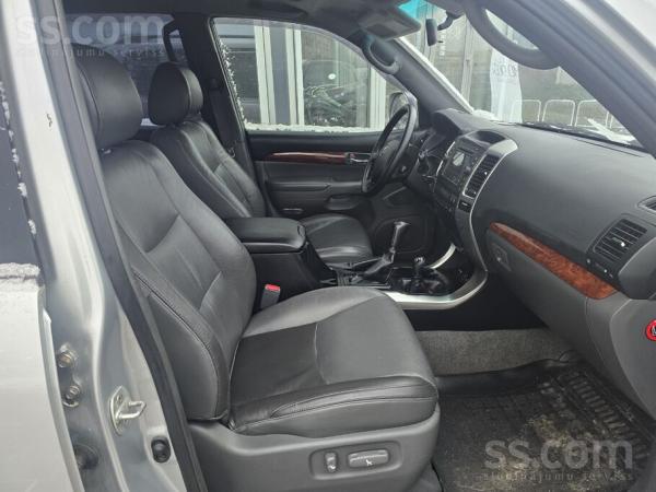 Pelēks Toyota Land Cruiser 2004 Rīga, ar dzinēja tilpumu 3.00 L un nobraukumu 256 tūkst. km par 12000 €, foto 4 vietnē AUTOMOTO.COM.LV