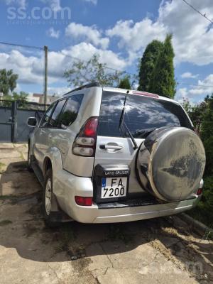 Grey Toyota Land Cruiser 2004 in Daugavpils, with an engine capacity of 3.00 L and mileage of 439 thousand km for 6300 €, photo 3 on AUTOMOTO.COM.LV