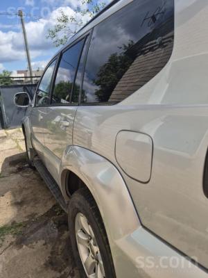 Grey Toyota Land Cruiser 2004 in Daugavpils, with an engine capacity of 3.00 L and mileage of 439 thousand km for 6300 €, photo 4 on AUTOMOTO.COM.LV