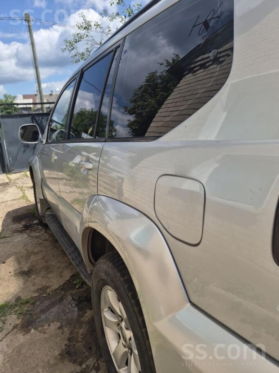 Grey Toyota Land Cruiser 2004 in Daugavpils, with an engine capacity of 3.00 L and mileage of 439 thousand km for 6300 €, photo 4 on AUTOMOTO.COM.LV