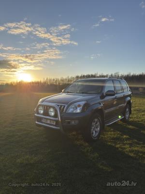 Pelēks Toyota Land Cruiser 2004 Tallina, ar dzinēja tilpumu 3.00 L un nobraukumu 412 tūkst. km par 7500 €, foto  vietnē AUTOMOTO.COM.LV
