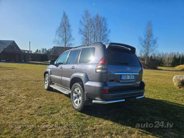 Тойота Ленд Крузер 2004 в Таллин на AUTOMOTO.COM.LV Серый Тойота Ленд Крузер 2004 в Таллин, объемом двигателя 3.00 л и пробегом 412 тыс. км за 7500 €, фото 3 на AUTOMOTO.COM.LV