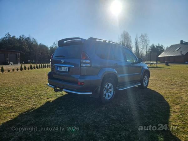 Тойота Ленд Крузер 2004 в Таллин на AUTOMOTO.COM.LV Серый Тойота Ленд Крузер 2004 в Таллин, объемом двигателя 3.00 л и пробегом 412 тыс. км за 7500 €, фото 5 на AUTOMOTO.COM.LV
