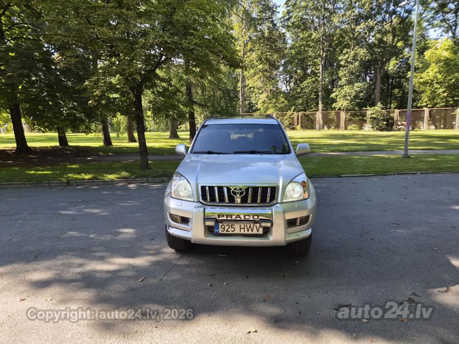 Grey Toyota Land Cruiser 2004 in Tallinn, with an engine capacity of 3.00 L and mileage of 302 thousand km for 11990 €, photo 1 on AUTOMOTO.COM.LV