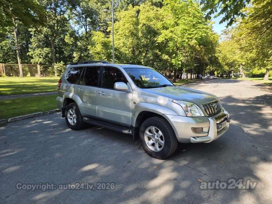 Grey Toyota Land Cruiser 2004 in Tallinn, with an engine capacity of 3.00 L and mileage of 302 thousand km for 11990 €, photo 4 on AUTOMOTO.COM.LV