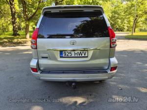 Grey Toyota Land Cruiser 2004 in Tallinn, with an engine capacity of 3.00 L and mileage of 302 thousand km for 11990 €, photo 5 on AUTOMOTO.COM.LV