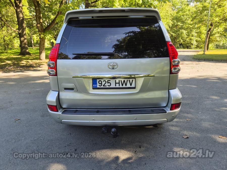 Grey Toyota Land Cruiser 2004 in Tallinn, with an engine capacity of 3.00 L and mileage of 302 thousand km for 11990 €, photo 5 on AUTOMOTO.COM.LV