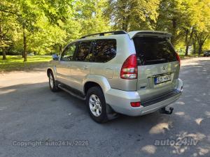 Grey Toyota Land Cruiser 2004 in Tallinn, with an engine capacity of 3.00 L and mileage of 302 thousand km for 11990 €, photo 7 on AUTOMOTO.COM.LV