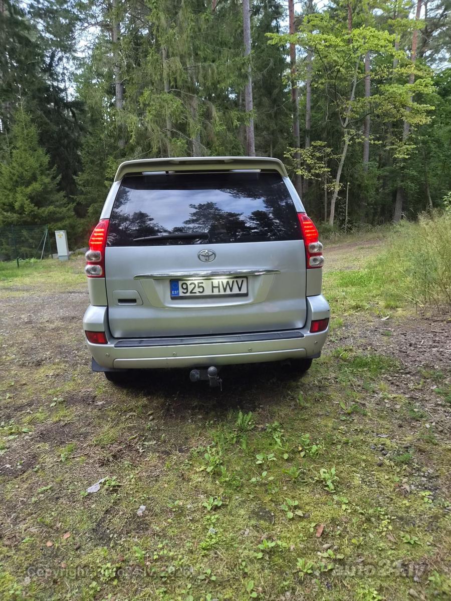 Grey Toyota Land Cruiser 2004 in Tallinn, with an engine capacity of 3.00 L and mileage of 302 thousand km for 11990 €, photo 10 on AUTOMOTO.COM.LV