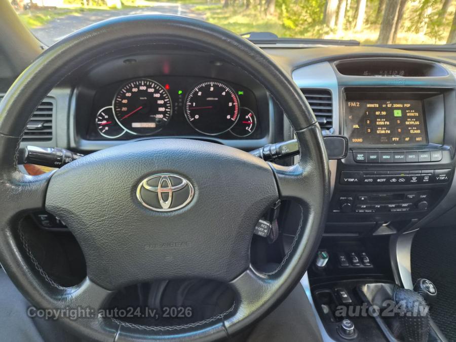 Grey Toyota Land Cruiser 2004 in Tallinn, with an engine capacity of 3.00 L and mileage of 302 thousand km for 11990 €, photo 12 on AUTOMOTO.COM.LV