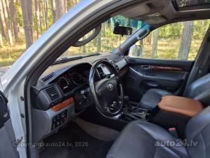 Grey Toyota Land Cruiser 2004 in Tallinn, with an engine capacity of 3.00 L and mileage of 302 thousand km for 11990 €, photo 14 on AUTOMOTO.COM.LV