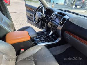 Grey Toyota Land Cruiser 2004 in Tallinn, with an engine capacity of 3.00 L and mileage of 302 thousand km for 11990 €, photo 15 on AUTOMOTO.COM.LV