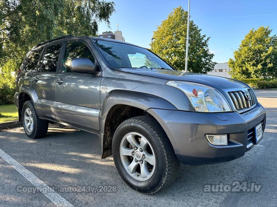 Pelēks Toyota Land Cruiser 2004 Tallina, ar dzinēja tilpumu 3.00 L un nobraukumu 323 tūkst. km par 5999 €, foto 1 vietnē AUTOMOTO.COM.LV