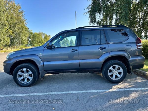 Pelēks Toyota Land Cruiser 2004 Tallina, ar dzinēja tilpumu 3.00 L un nobraukumu 323 tūkst. km par 5999 €, foto 5 vietnē AUTOMOTO.COM.LV
