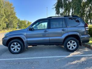 Pelēks Toyota Land Cruiser 2004 Tallina, ar dzinēja tilpumu 3.00 L un nobraukumu 323 tūkst. km par 5999 €, foto 5 vietnē AUTOMOTO.COM.LV