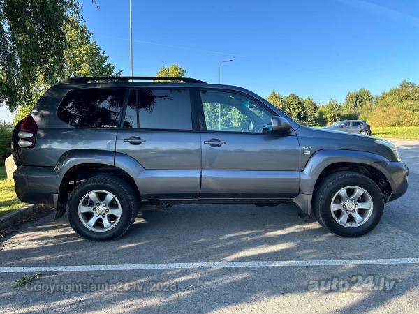 Pelēks Toyota Land Cruiser 2004 Tallina, ar dzinēja tilpumu 3.00 L un nobraukumu 323 tūkst. km par 5999 €, foto 6 vietnē AUTOMOTO.COM.LV